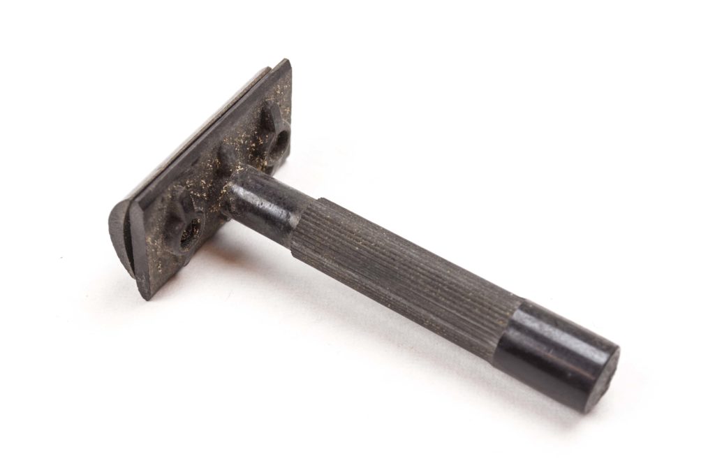 Period bakelite razor – fjm44