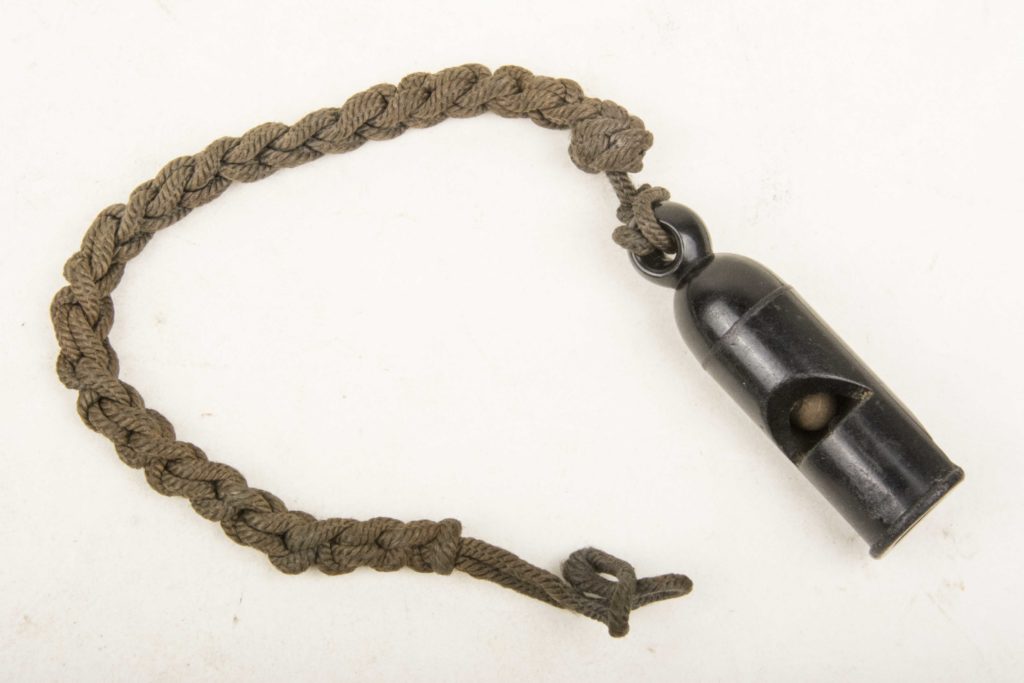 NCO/CO issue signal whistle with lanyard – fjm44