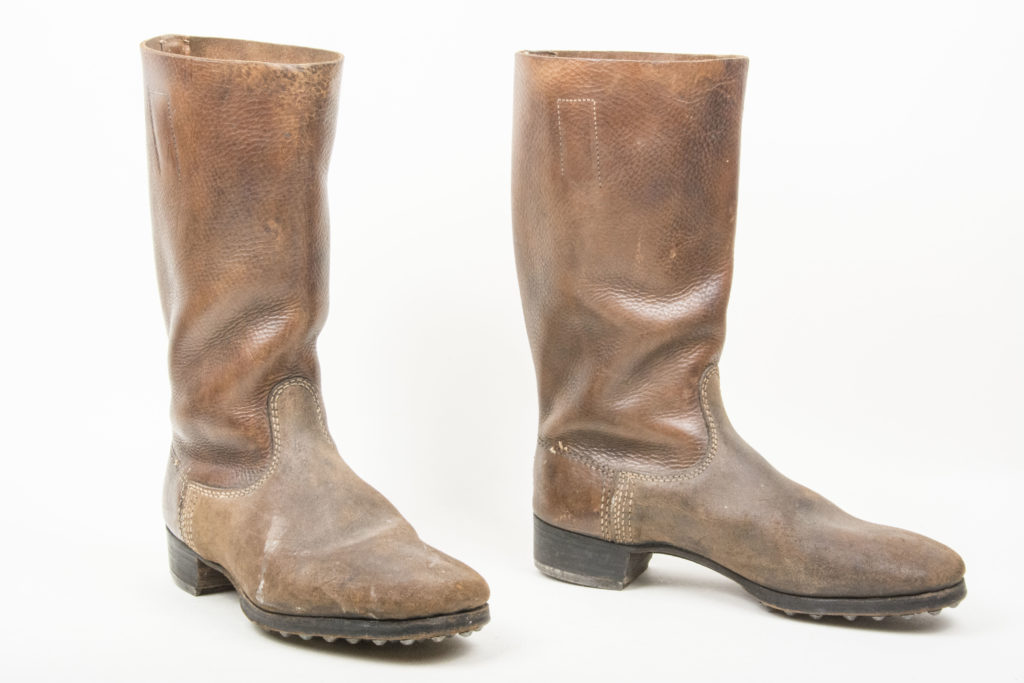 Matching pair of brown jackboots – fjm44