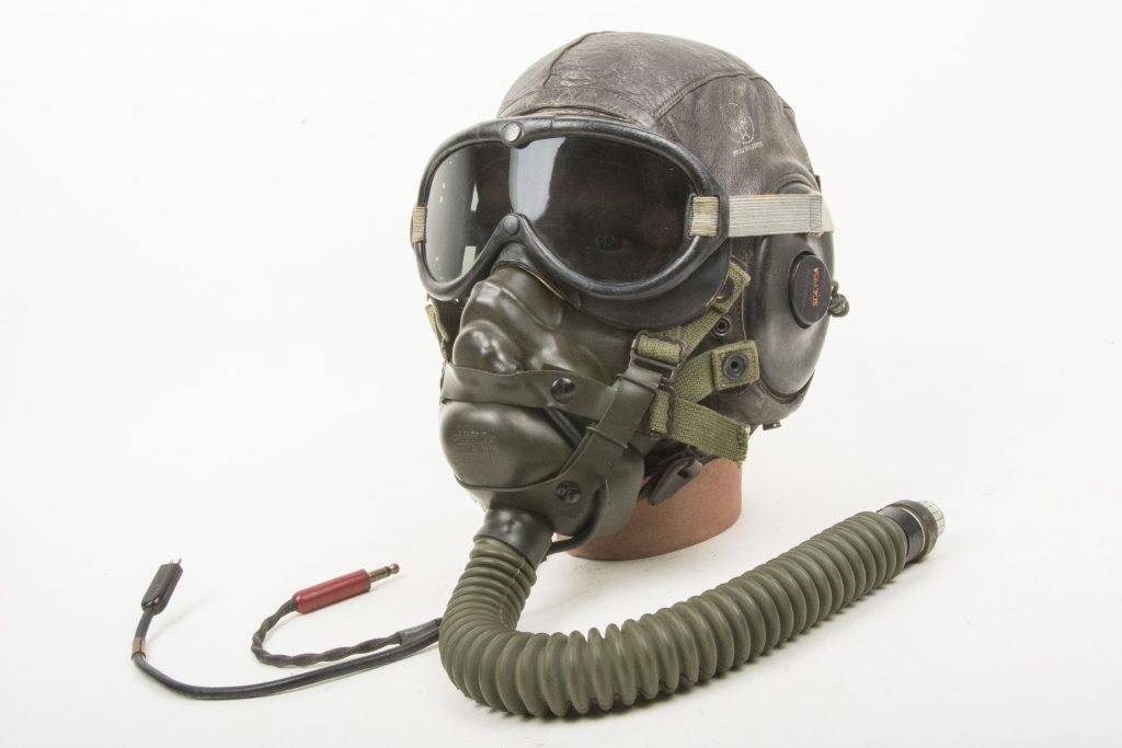 USAAF A-11 Flying helmet with A-14 oxygen mask and Polaroid B8 goggles ...