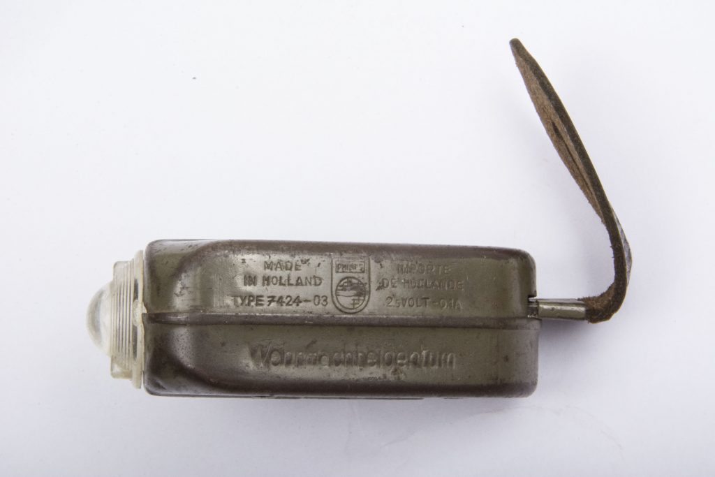 Flashlight – Philips type 7424 -03 – Wehrmachtseigentum – fjm44