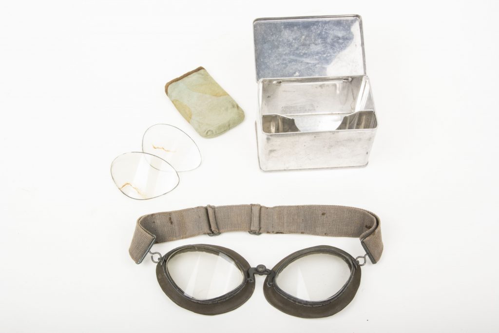 Stunning early goggles with original aluminum case – fjm44