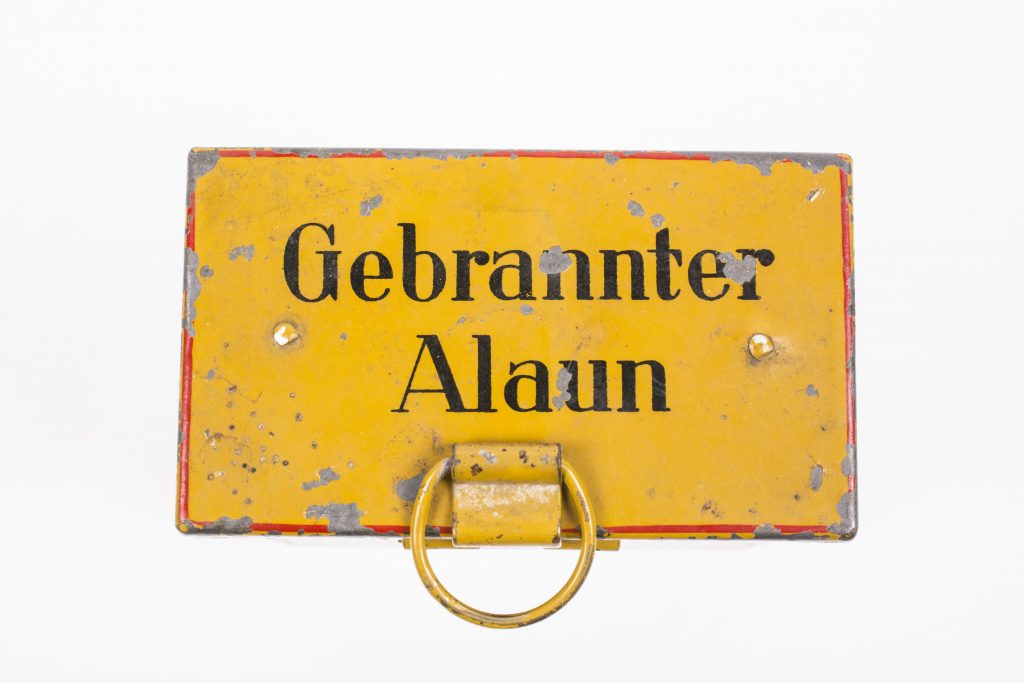 Yellow medical tin Gebrannter Alaun – fjm44