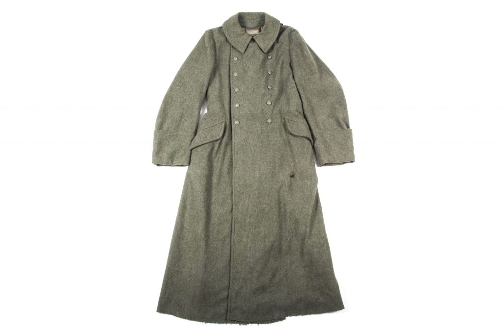Late war battle damaged Heer M42 mantel – fjm44