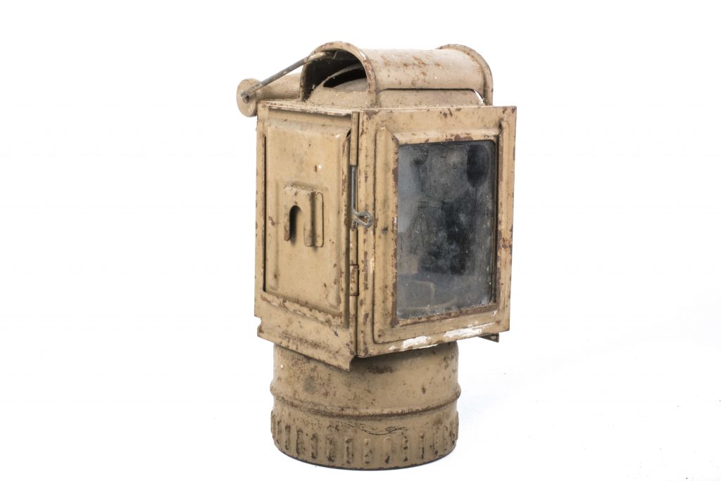 Textbook late war tan bunker/field lantern or Einheitslaterne 42 – fjm44