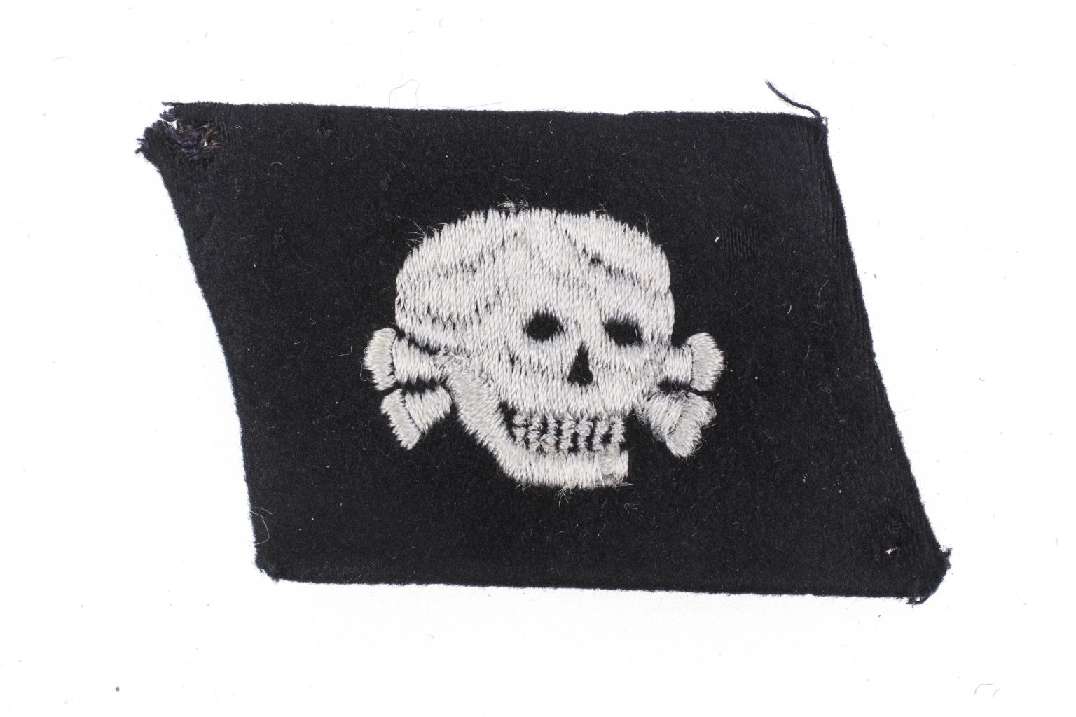 waffen-ss-em-nco-collar-tab-3-ss-panzer-division-totenkopf-fjm44
