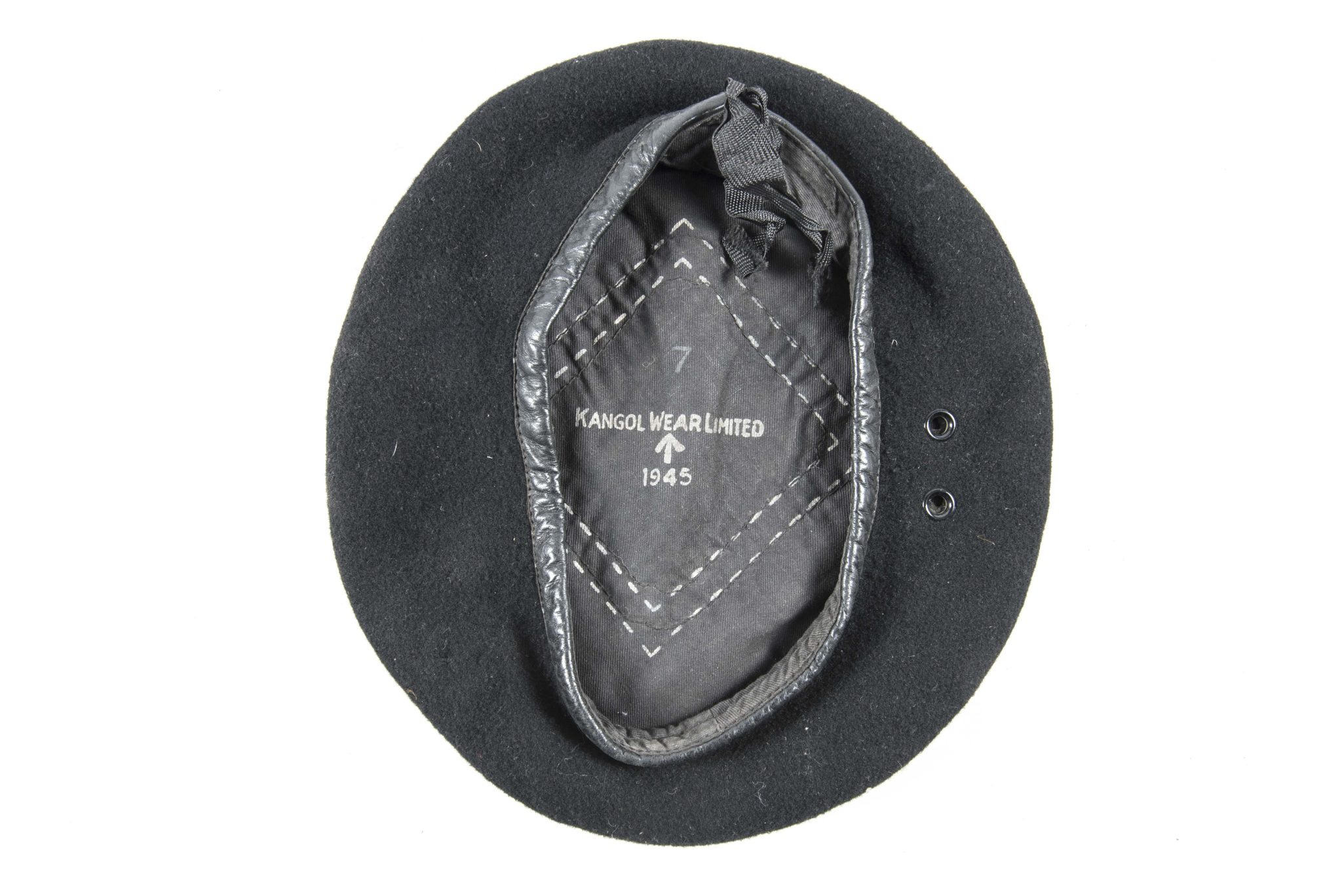 British black armoured beret marked Size 7 Kangol 1945 – fjm44